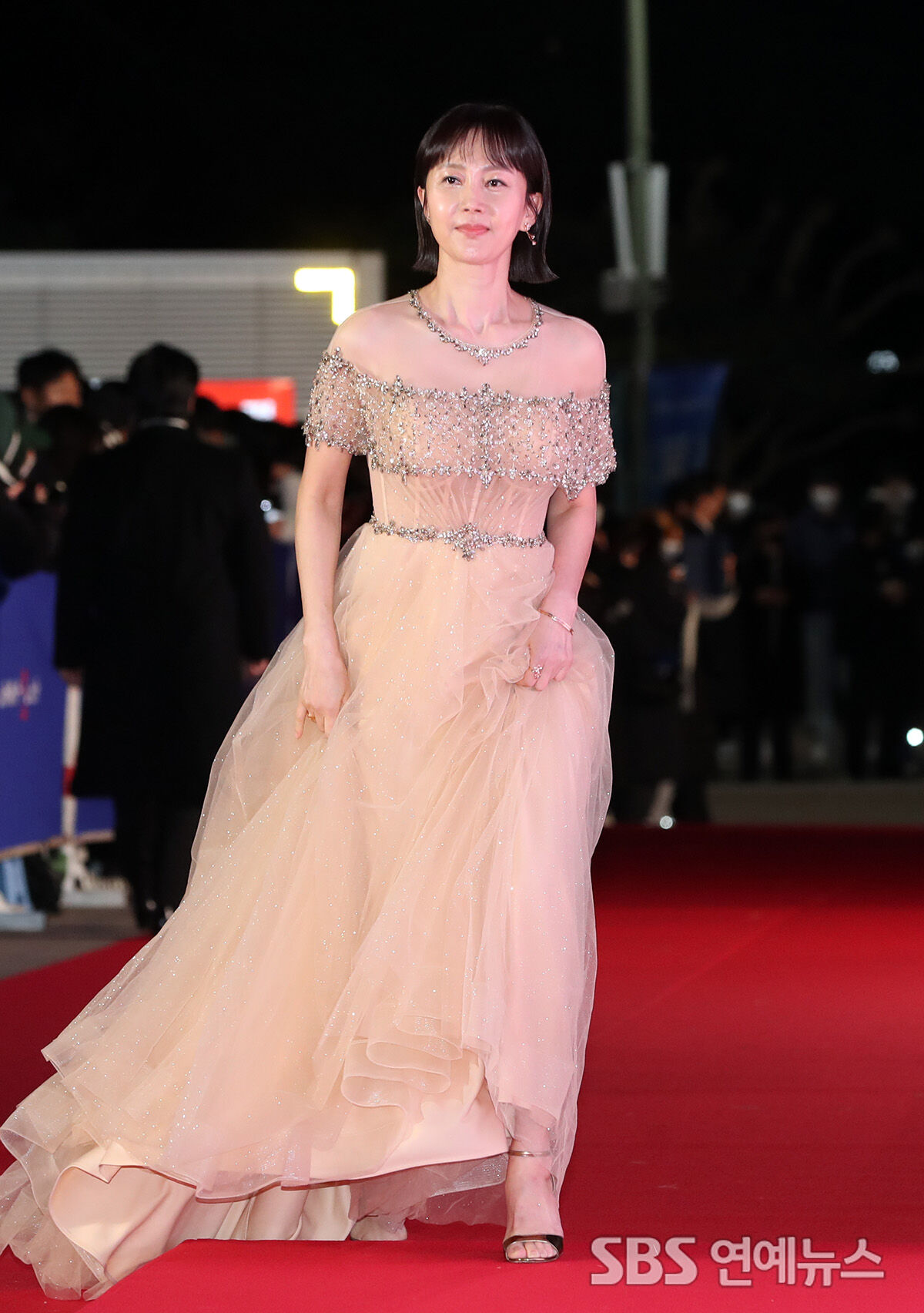 [E포토] 염정아, '주인공은 언제나 마지막에'