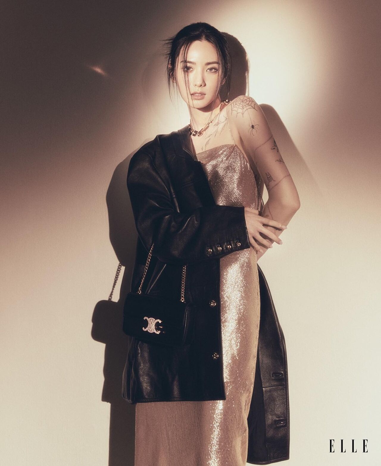 나나, 작정하고 드러낸 '전신 타투'