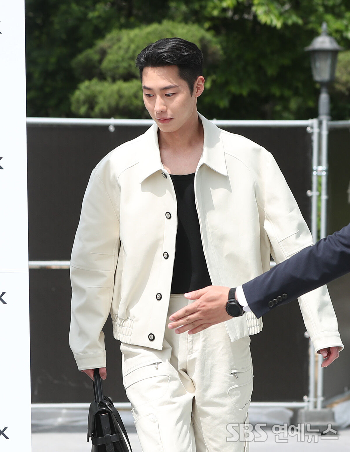 [e포토] 이재욱 훈훈한 분위기를 타고