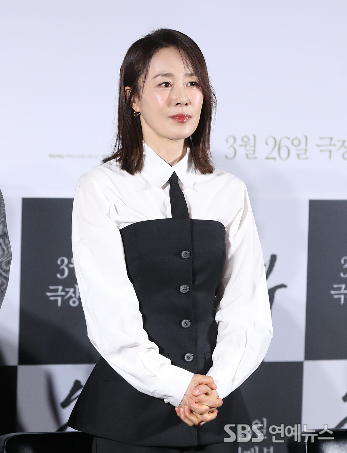 [E-Photo] Moon Jung-hee as Lee Byung-hun's Wife in 'Victory'