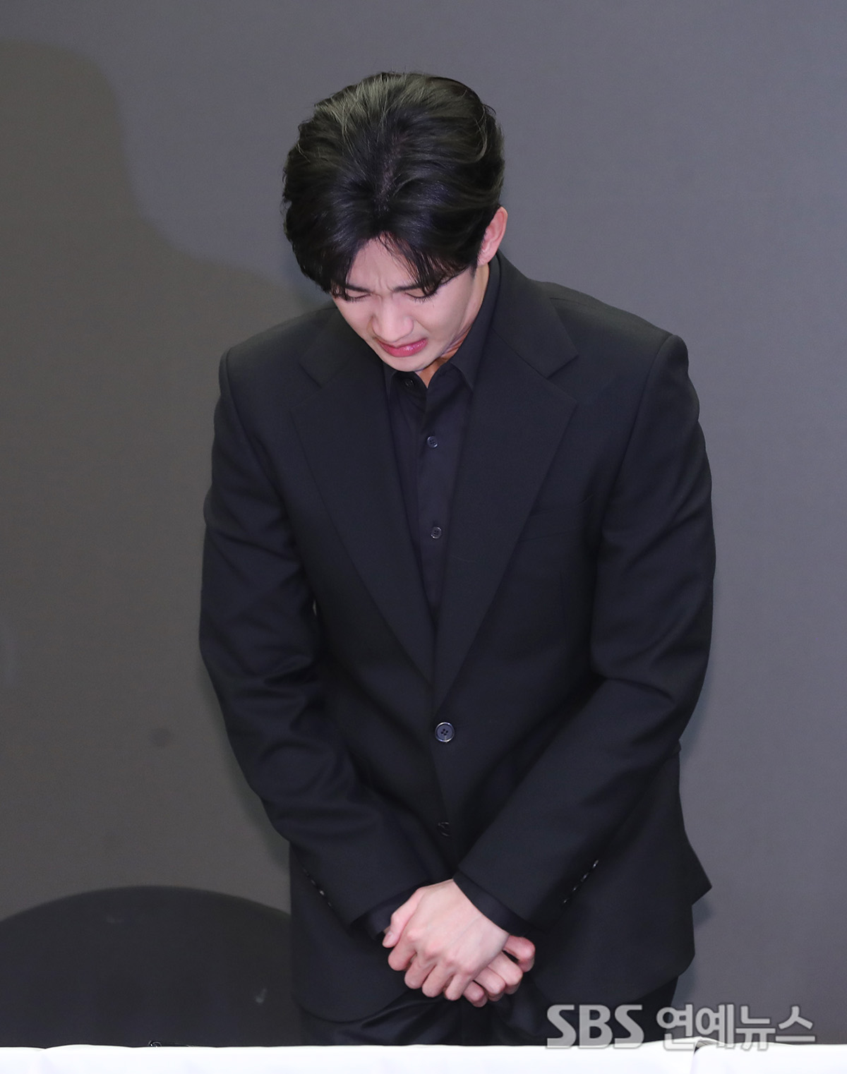 [E-Photo] Kim Soo-hyun Bows His Head During Press Conference