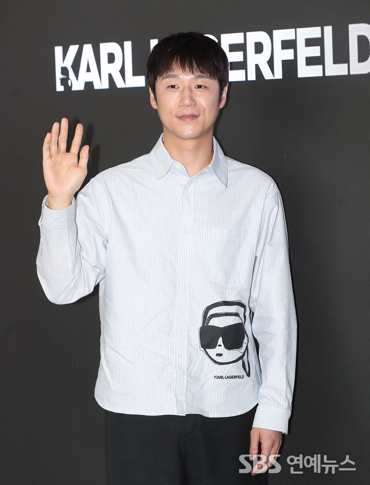 [E-Photo] Jeong Jun-won Catches Everyone's Eyes with His Pose