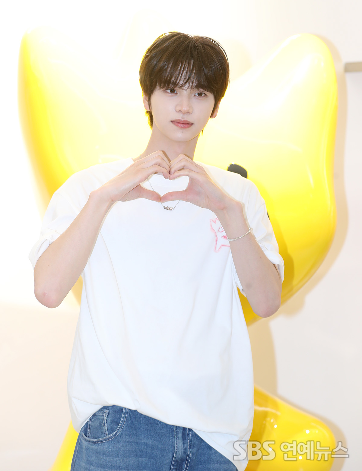 [E-Photo] TWS's SHINYU, 'A Single Heart Completes the Photoshoot'