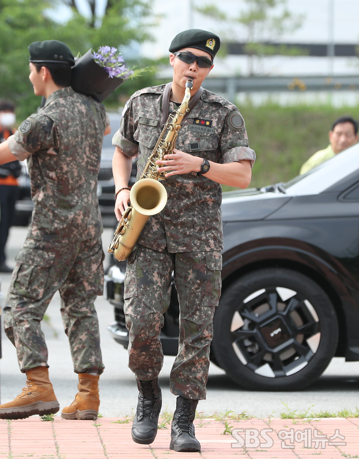 [E-Photo] BTS RM Celebrates Military Discharge with a Saxophone Serenade