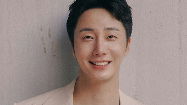 Jung Il-woo Enters Film Financing with 'Together,' Following So Ji-sub's Lead