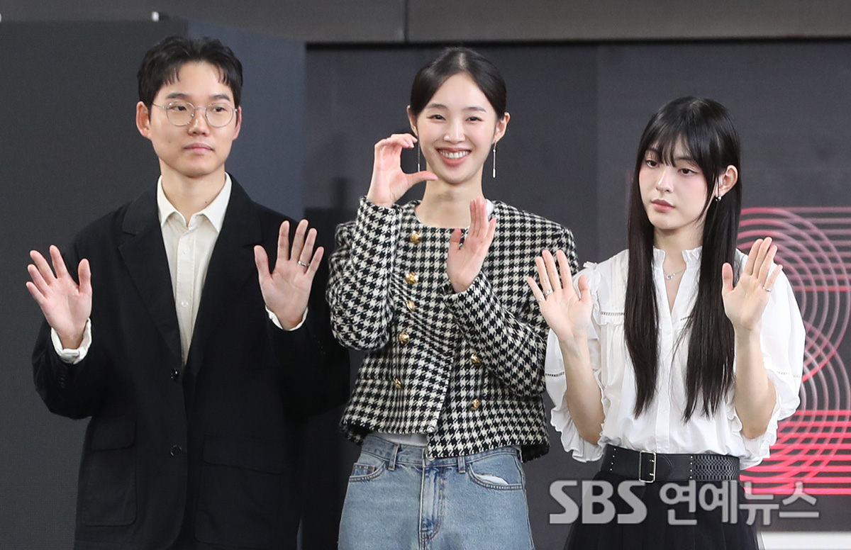 [E포토] BIFF 무대인사 참석한 '미아'의 감독과 주역들