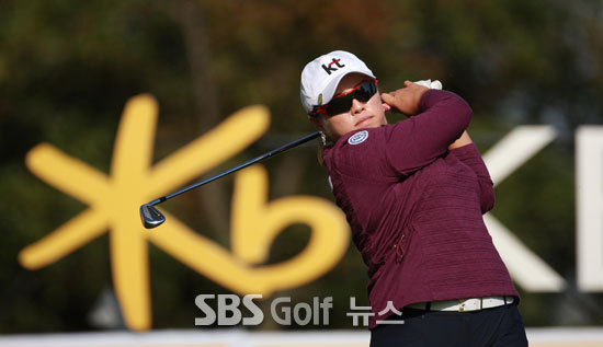 SBS Golf 뉴스 : 전체 뉴스 : [KLPGA] '상금왕 경쟁' 장하나-김세영, KB금융 1R '공동 선두' : SBS Golf