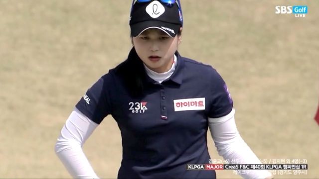 SBS Golf 뉴스 : 전체 뉴스 : [영상] CreaS F&C 1R, ‘나이스 버디’ 최혜진의 정확한 퍼트 : SBS Golf