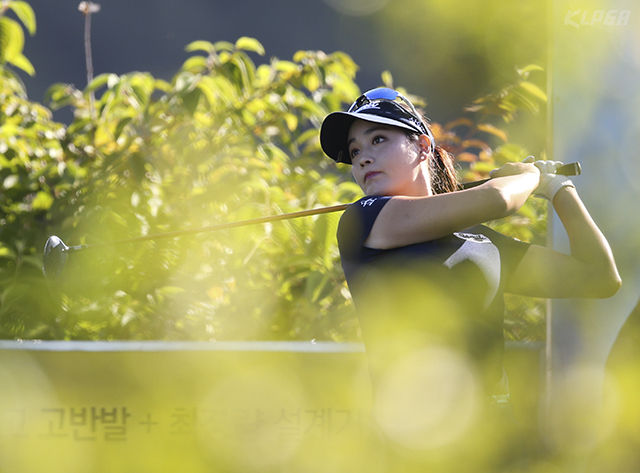 SBS 스포츠 골프 뉴스 : 전체뉴스 : [KLPGA] 박결, BOGNER MBN 여자오픈 2R 단독 선두 도약 : SBS