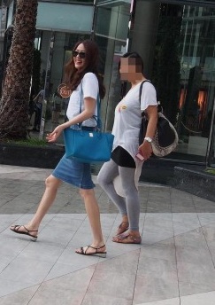 김효진 방콕에서 포착 '유지태는?' - SBS Biz