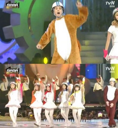 'MAMA' 일비스 동물의상 입고 '점핑,점핑!'.. "폭소" - SBS Biz