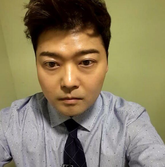 전현무, '굿모닝 FM' 마지막 방송서 어머니 문자 받고 '눈물' - SBS Biz