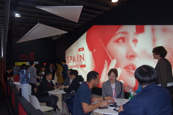 'MWC 2018'서 한국 스마트콘텐츠 돋보여…수출상담액 6천만불 달성 - SBS Biz