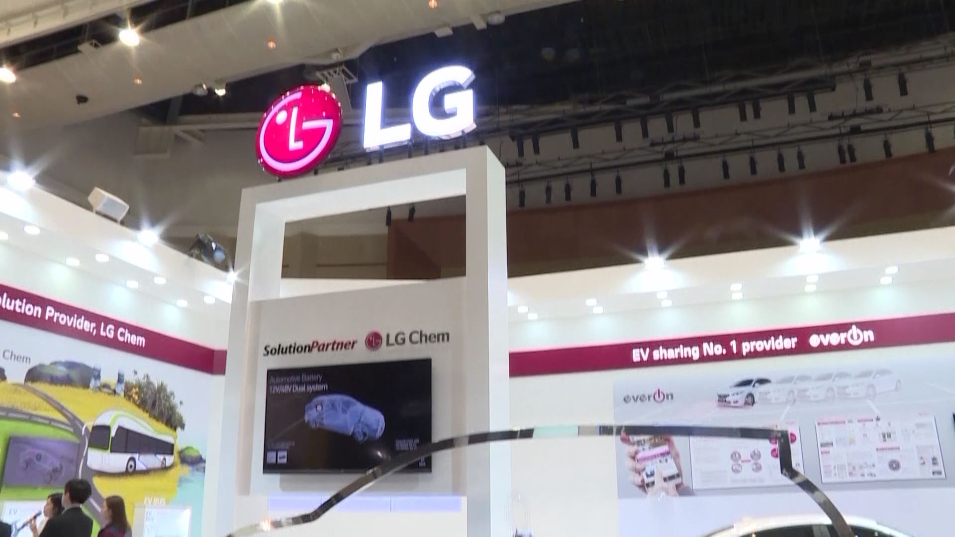 [이슈체크] ‘배터리 소송전’ LG-SK, CEO 협상서도 빈손 - SBS Biz